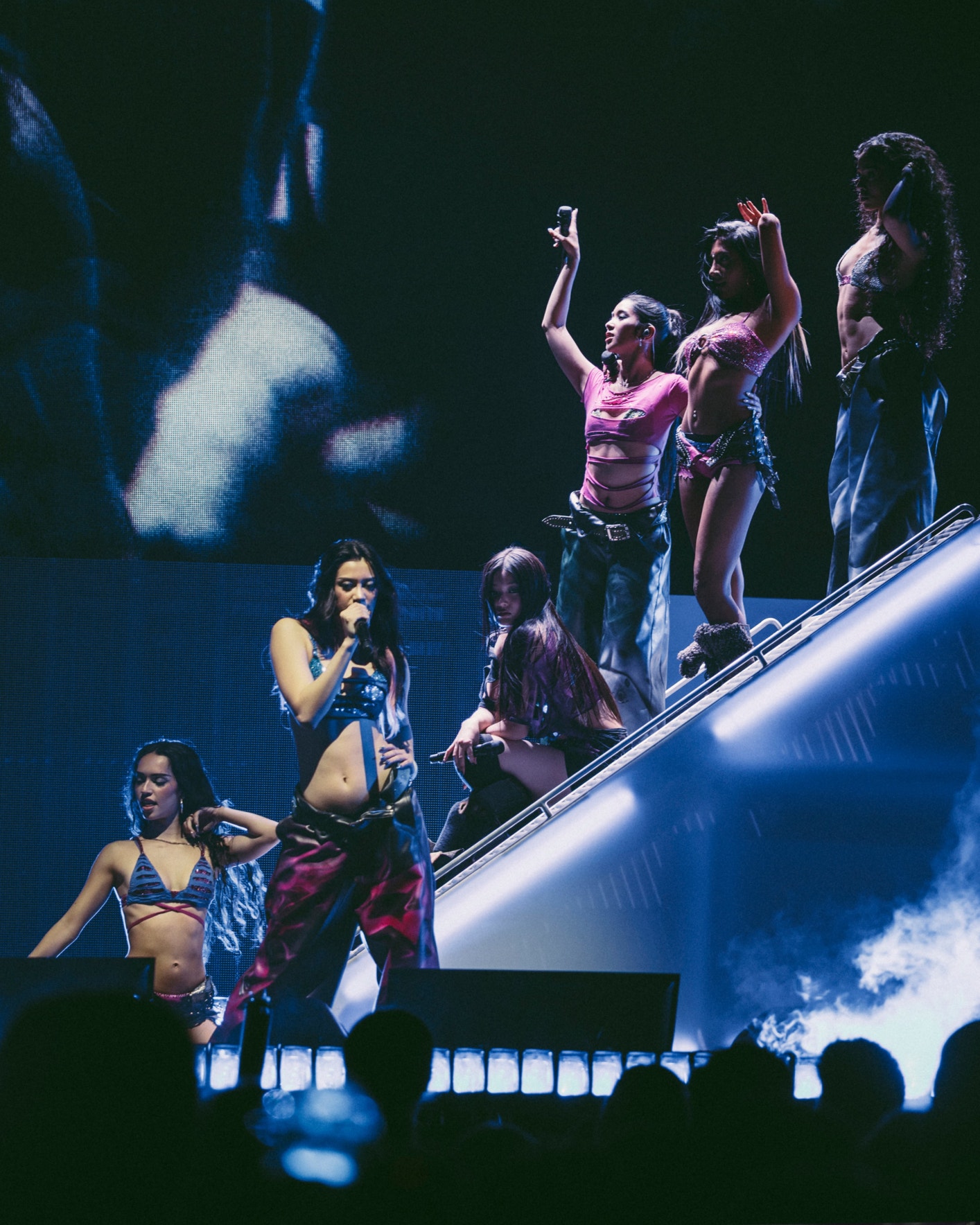 Weverse KATSEYE Image - dallas!! we felt your energy from the second we walked on stage. thank ...