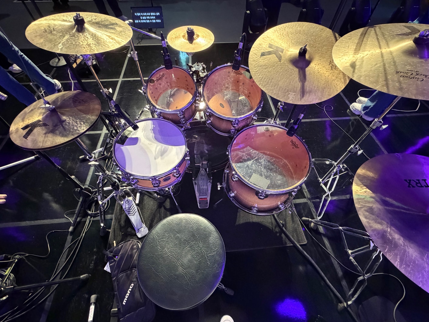 QWER Community Post - 바위게들 🤍 어제 우리은행 우리틴틴과 함께 정말 멋진 공연을 하고 왔어요!!! 매 순간 바위게들 앞에서 공연할 때마다 소중하고 감사한 ...