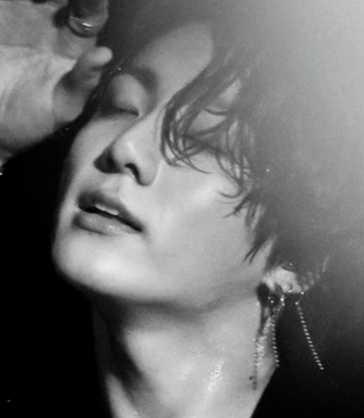 BTS Community Post - ,,...А у него волосы непослушные , улыбка ,когда ...