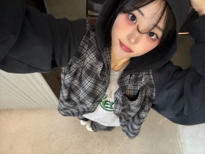 QWER Community Post - 바위게들 머해ㅐ??👀 - Hina