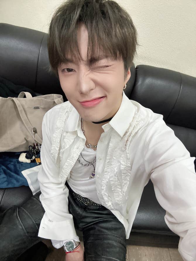 WINNER Community Post - 첫공 어떻드노? 재밌드나?😎 일단 나는 재밌었음 ㅋㅋ 멜크멜크🎄 - YOON