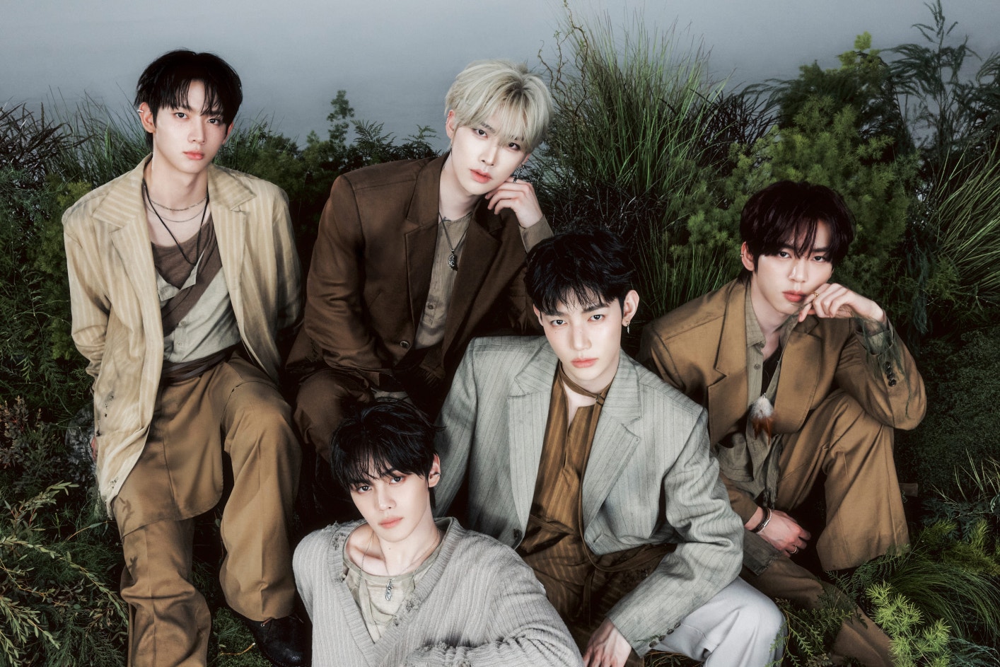 Weverse AND2BLE Image - Sequence 01: Curiosity - Concept Photo 'Unnatural'