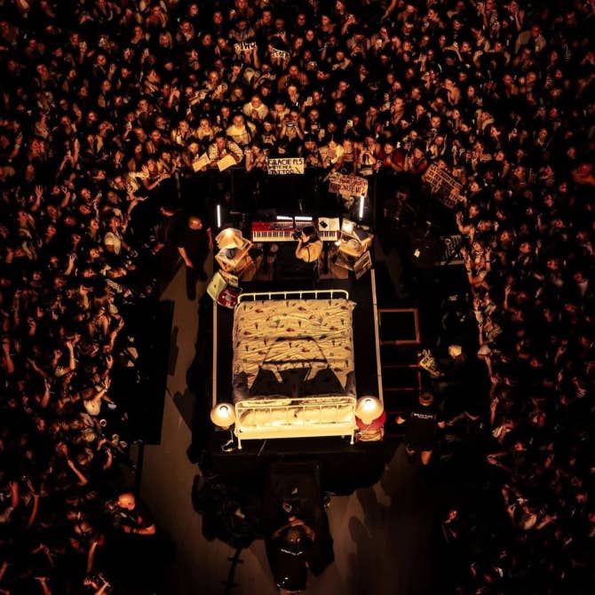 Gracie Abrams Community Post - Letting it happen all year long !!!!! 💫💫