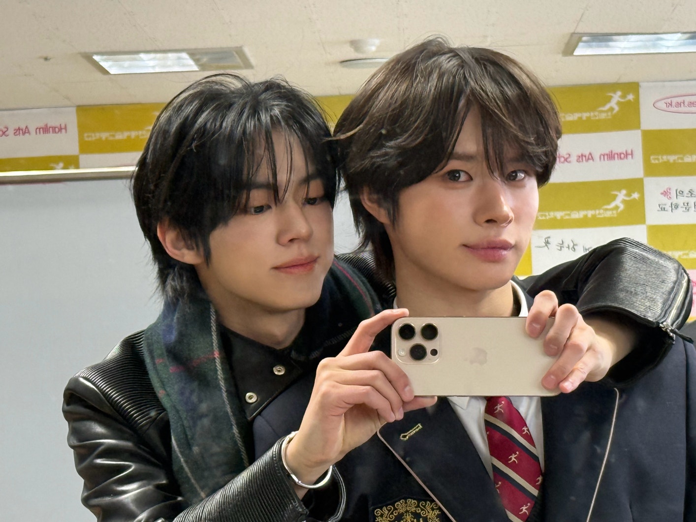 TWS Community Post - 졸업 축하해 막내🫠 - DOHOON