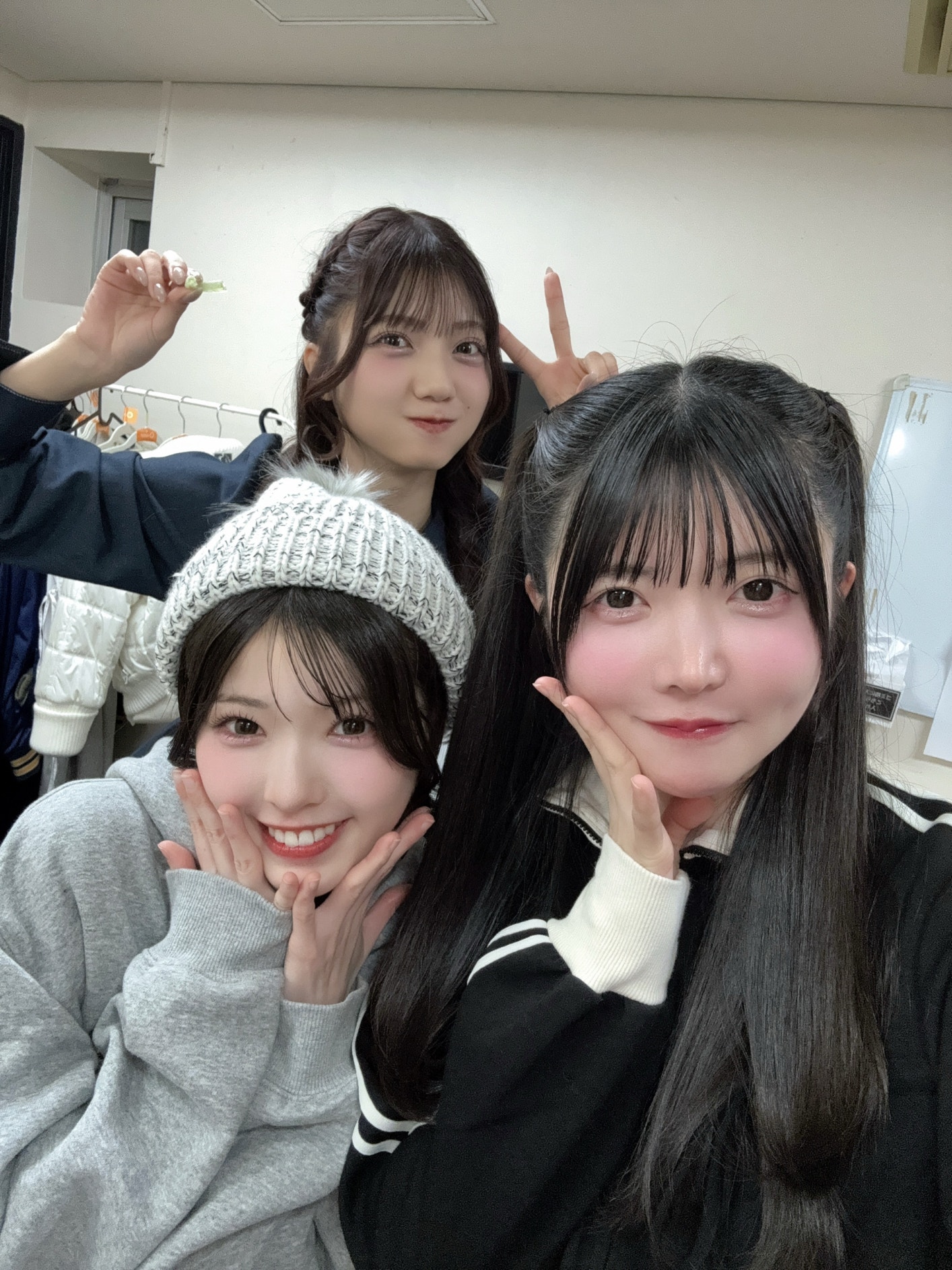 PEAK SPOT Community Post - 私服のかれこまあず💜🩷🩵 2枚目はかれんちゃんがくれたパンダ🐼 いつもかわいいお菓子を ...