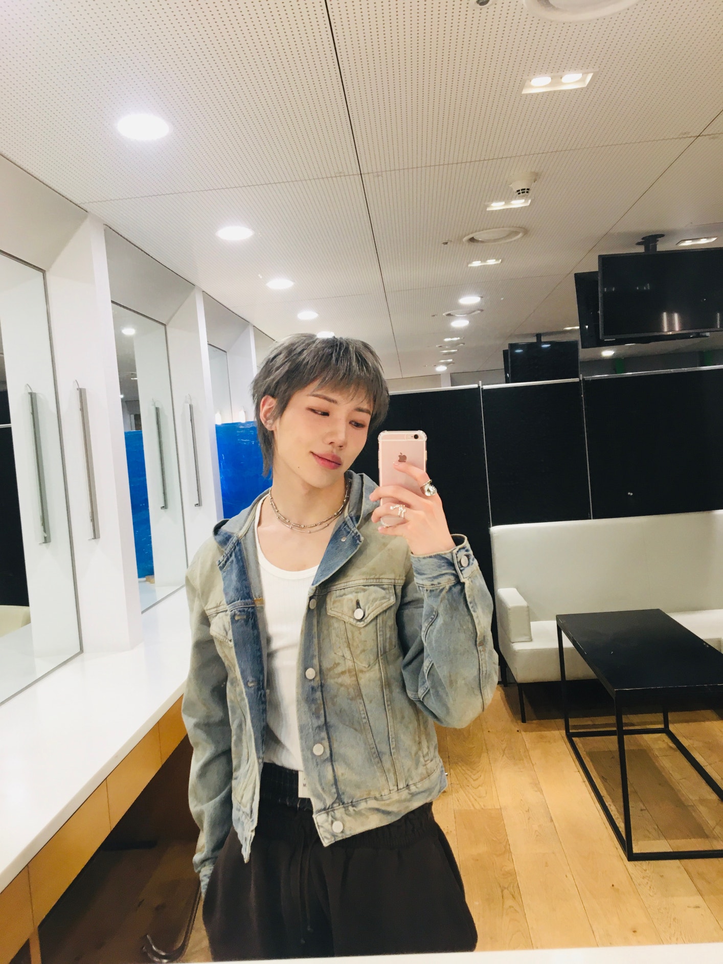 TNX Community Post - “Call me back Behind📸“ - Jun Hyeok