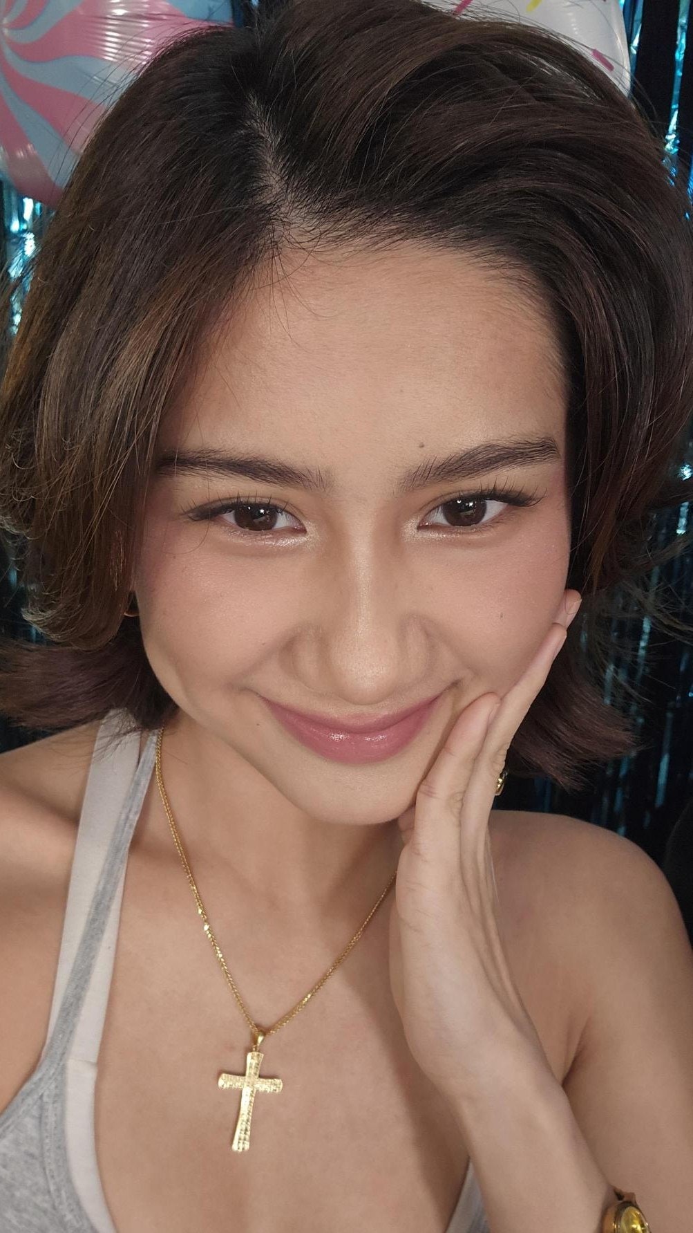 BINI Community Post - 🎁 [WELCOME SELFIE SERIES] Welcome to Weverse ...